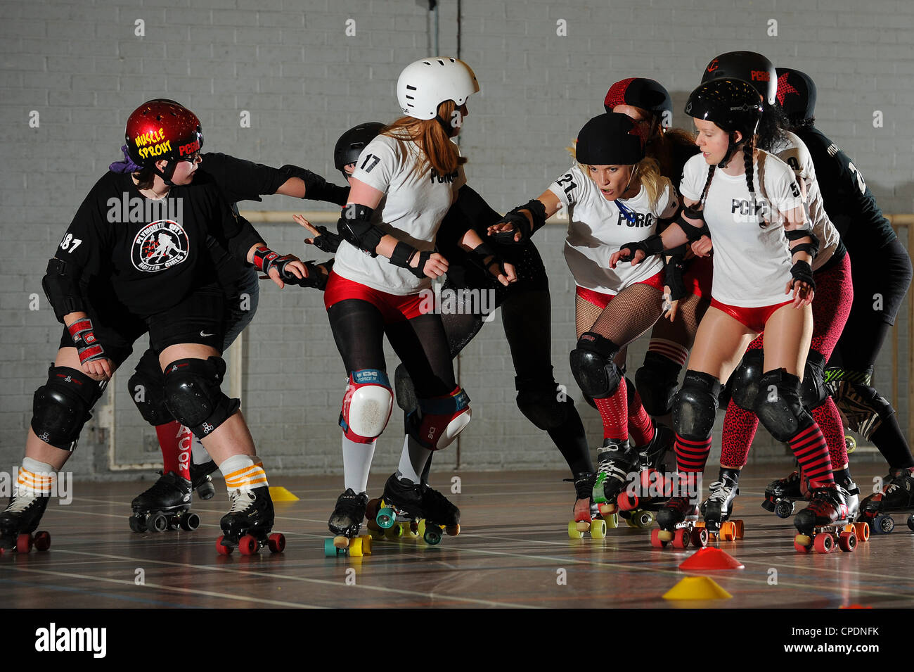 Roller derby girls Banque de photographies et d’images à haute ...