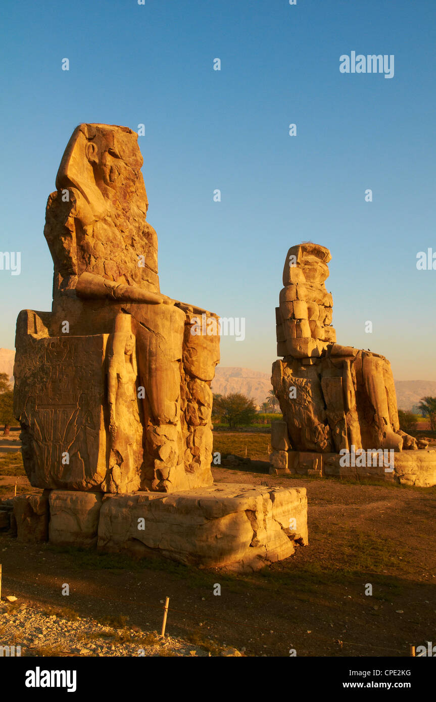 Colosses de Memnon, sculpté pour représenter la xviiième dynastie ...