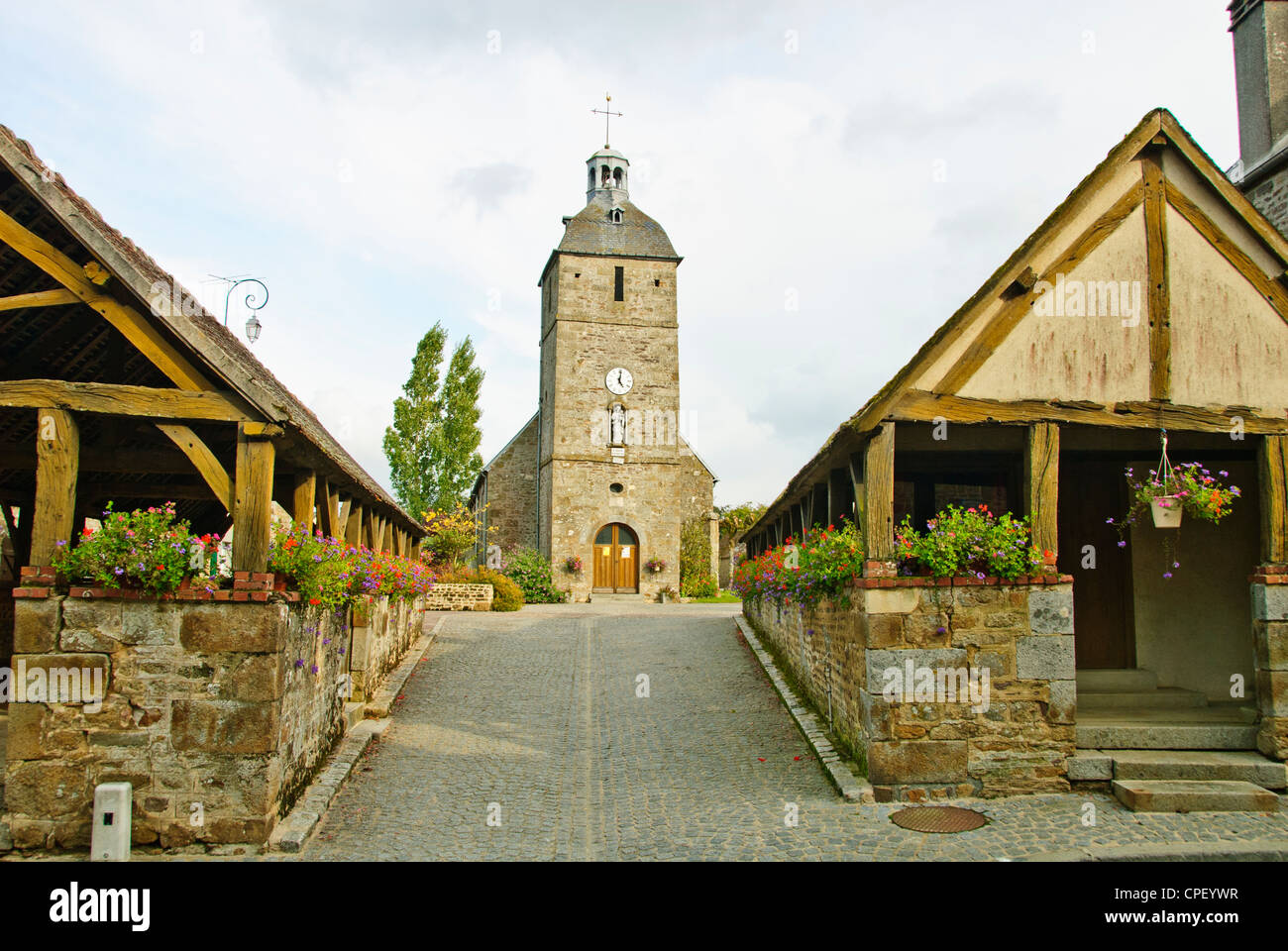 La Forêt-Auvra,ville,la moitié de bâtiments à colombages,église ...