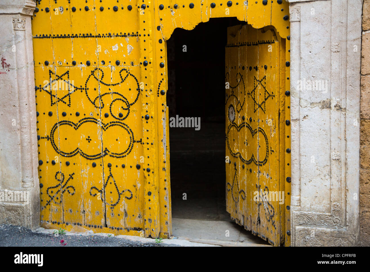 Doorway in tunisian medina Banque de photographies et d’images à haute ...