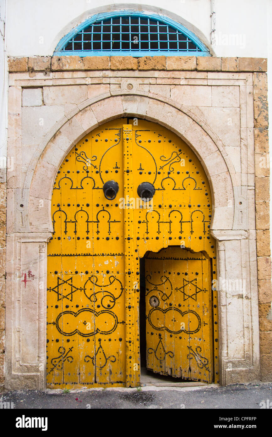 Tunisia tunis medina decorated door Banque de photographies et d’images ...
