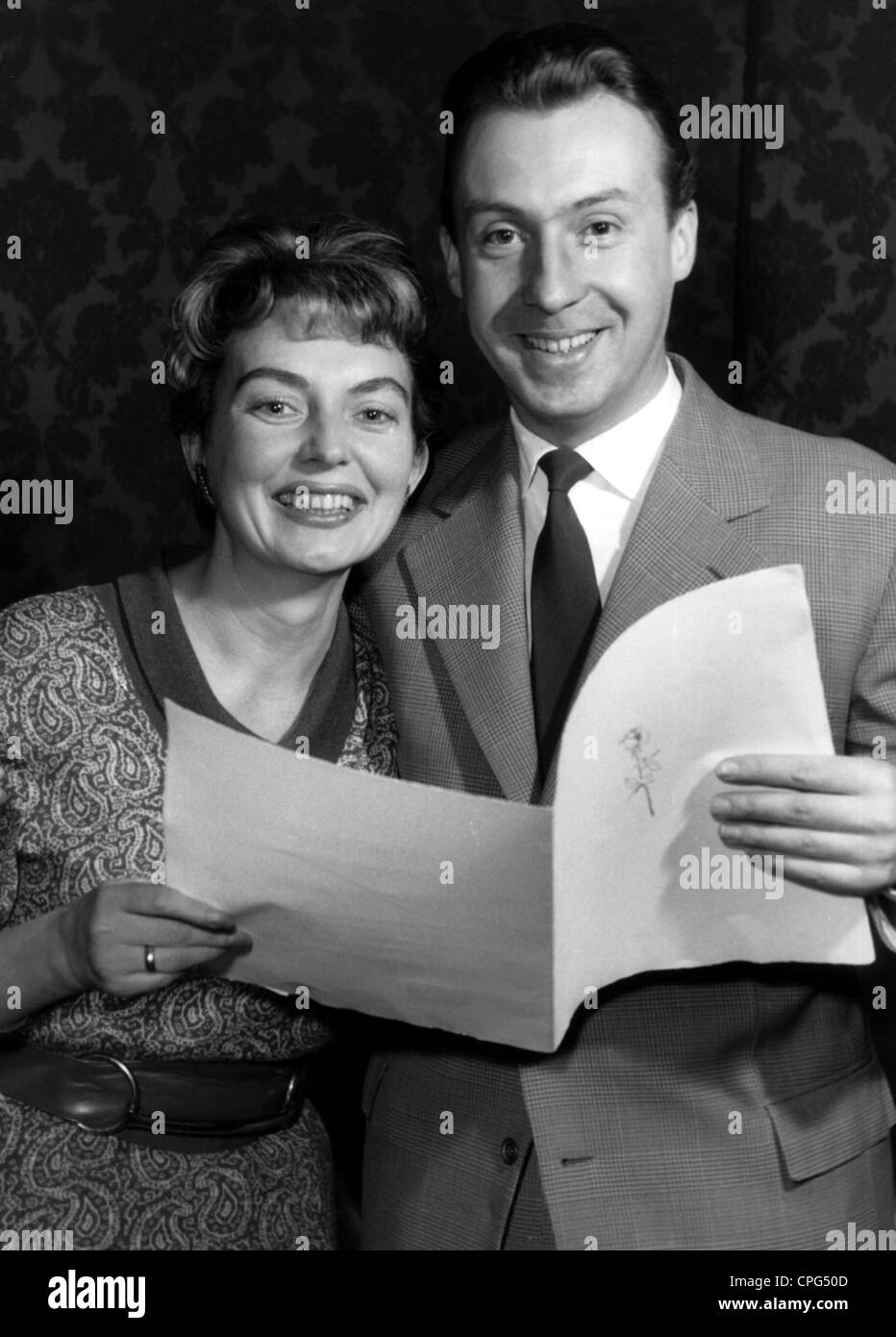 Peter alexander and his wife hilde Banque d'images noir et blanc - Alamy