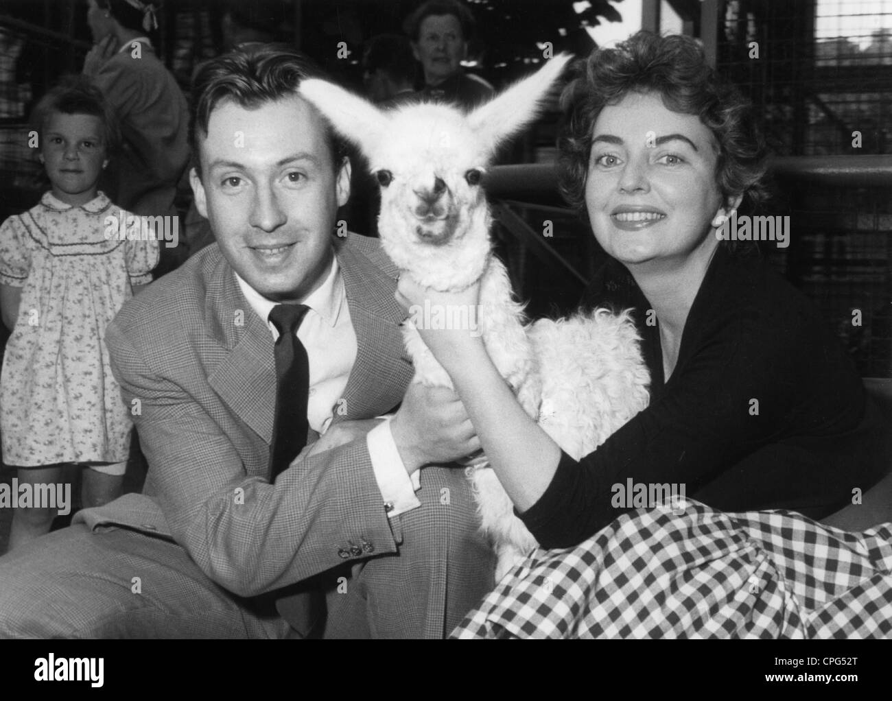 Peter alexander and his wife hilde Banque d'images noir et blanc - Alamy