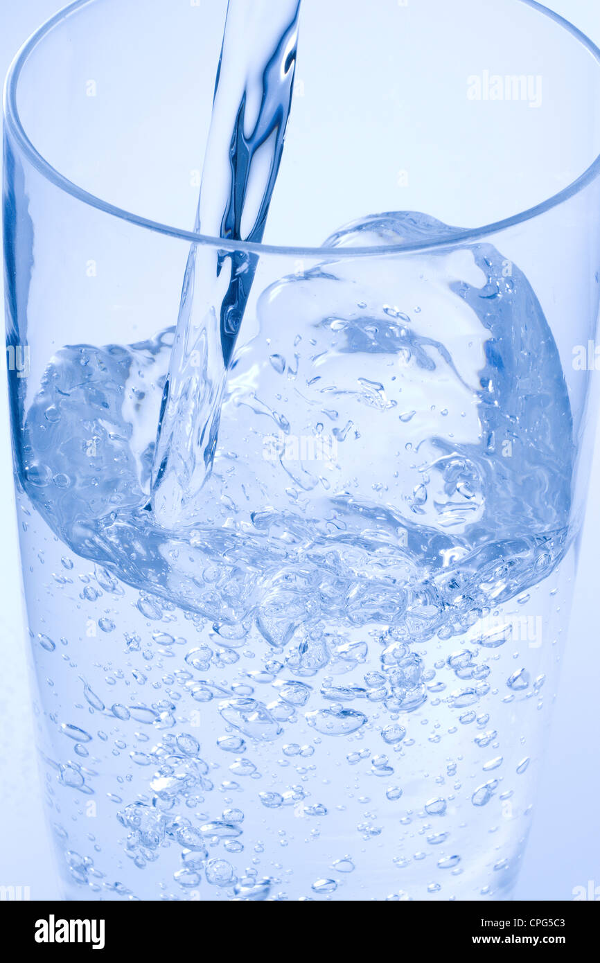 Verre d'eau Banque de photographies et d’images à haute résolution - Alamy