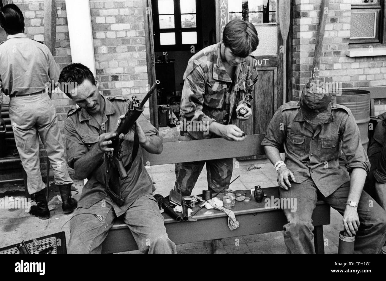 Simba uprising 1964 1965 Banque d'images noir et blanc - Alamy