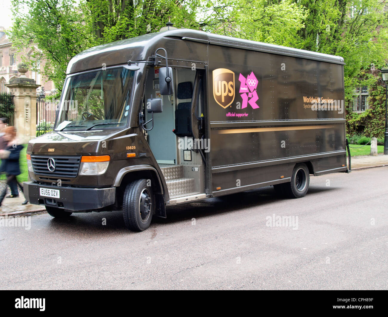 Ups fourgon mercedes Banque de photographies et d’images à haute ...