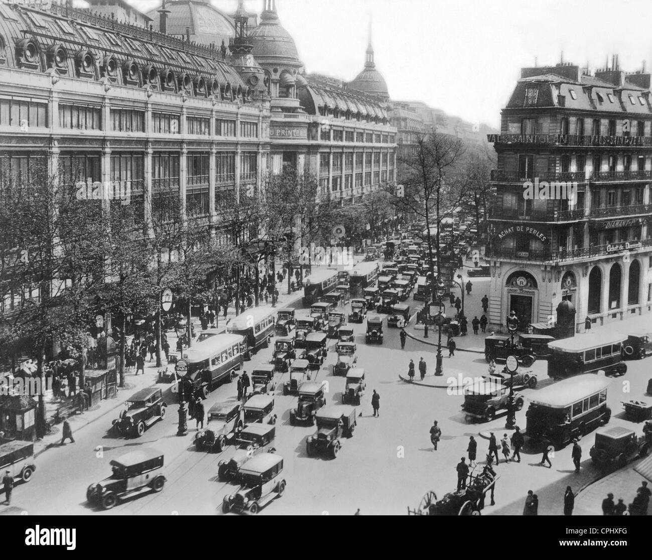 Boulevard haussmann Banque d'images noir et blanc - Alamy