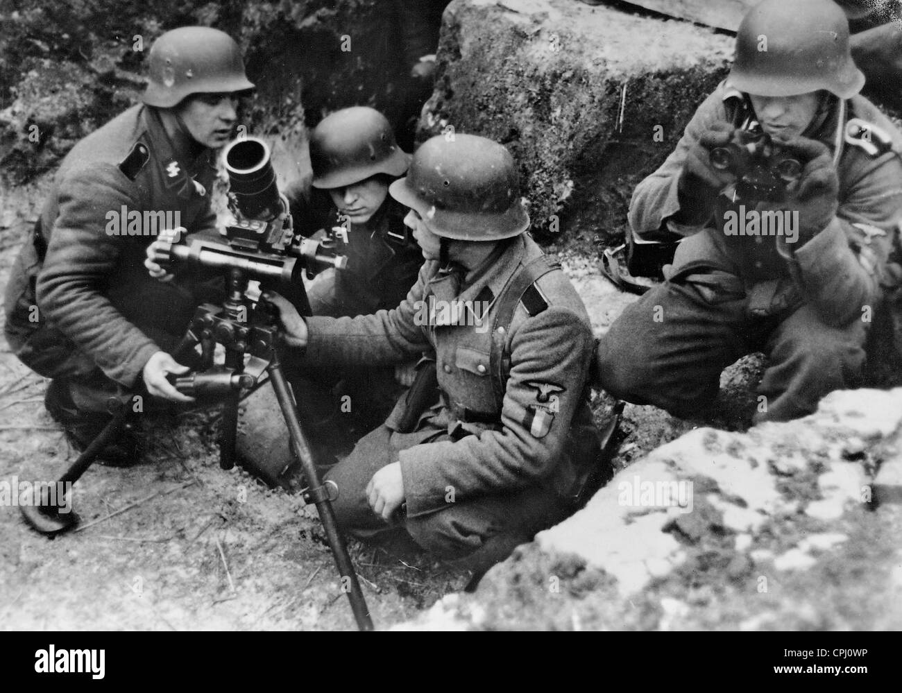 Le Corps des volontaires wallons de la Waffen-SS dans une position de ...