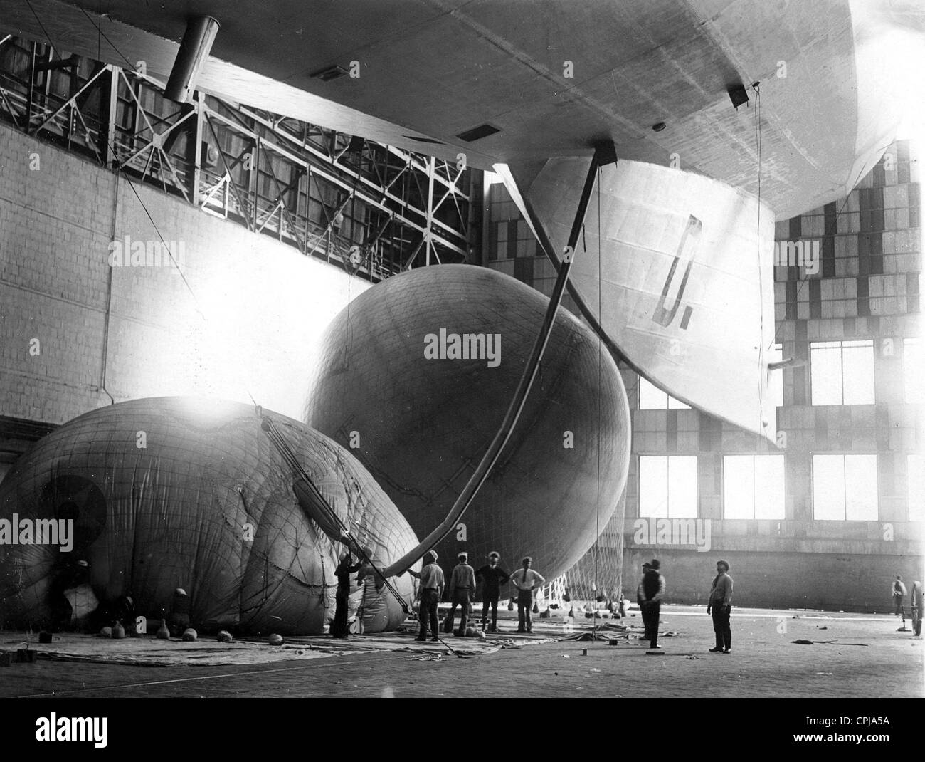 Dirigeable Graf Zeppelin Banque d'images noir et blanc - Alamy