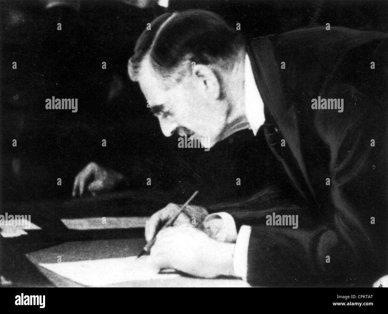 Neville Chamberlain signe les accords de Munich, 1938 Photo Stock - Alamy