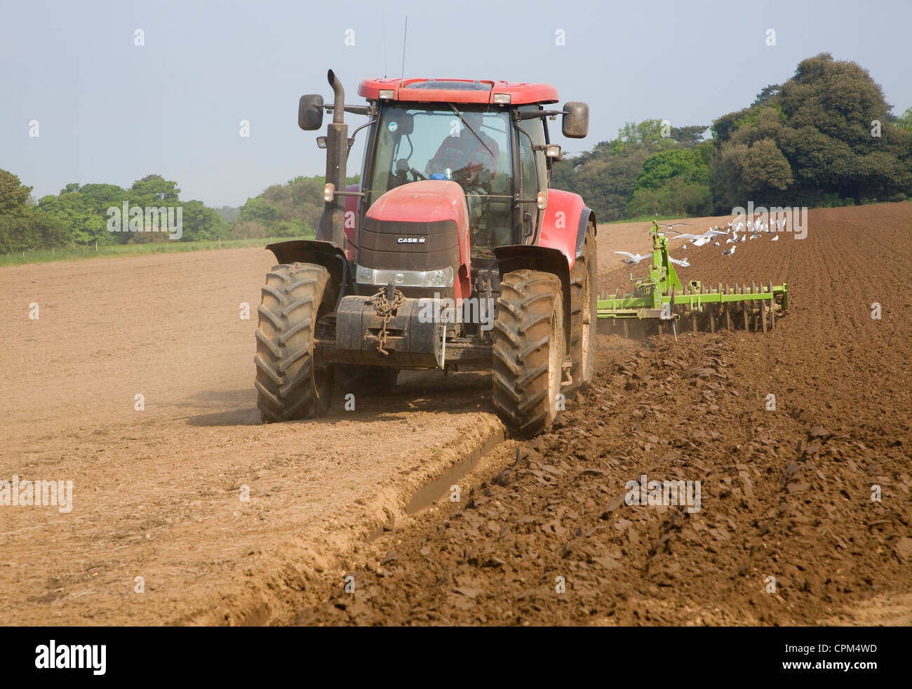 Champ de labour de tracteur Banque de photographies et d’images à haute ...