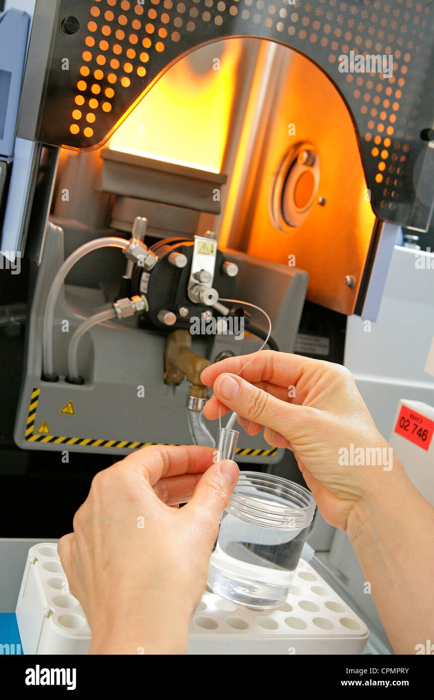 Spectroscopie de flamme Banque de photographies et d’images à haute résolution - Alamy