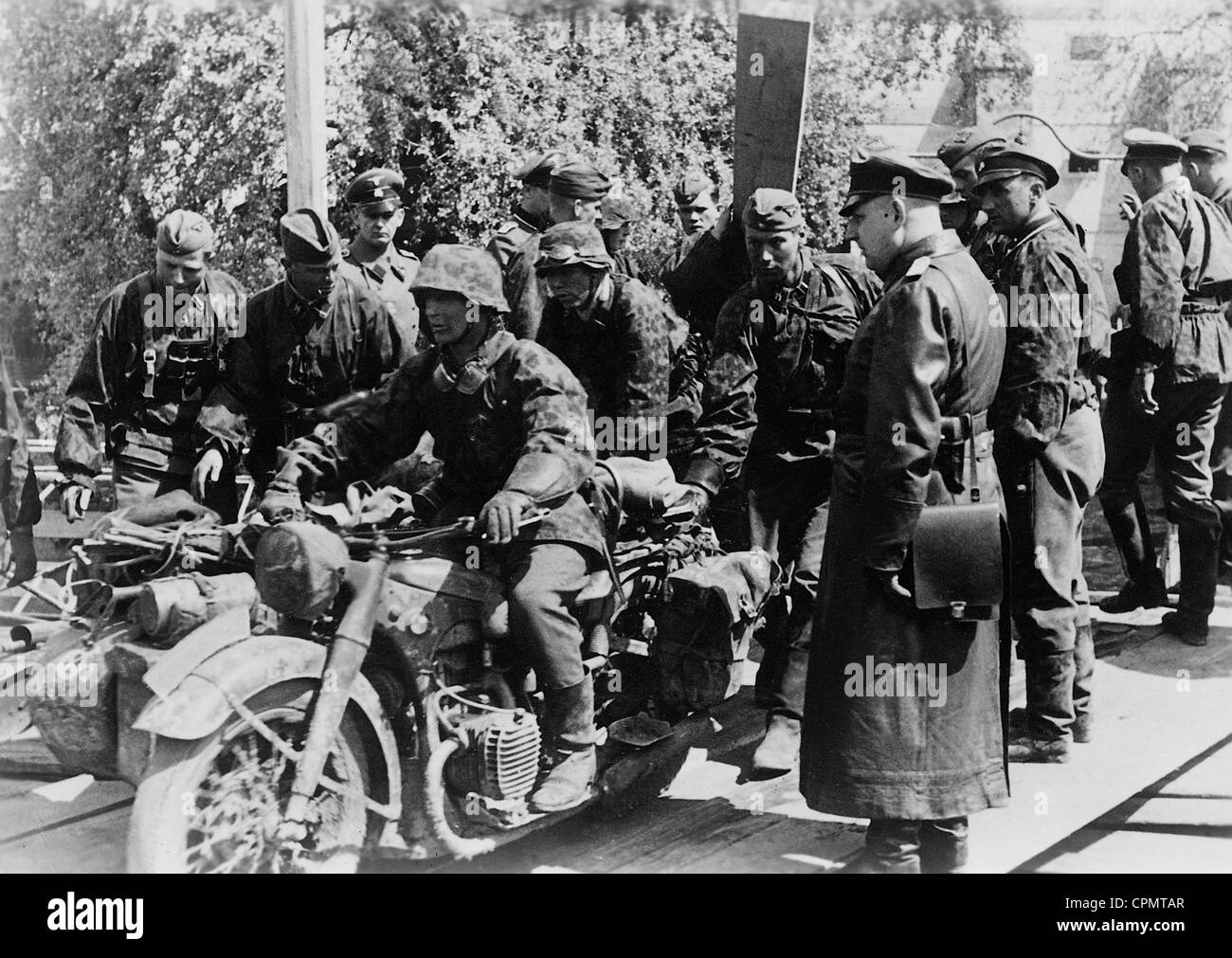 Les soldats de la Waffen-SS dans la campagne de Yougoslavie, 1941 Photo ...
