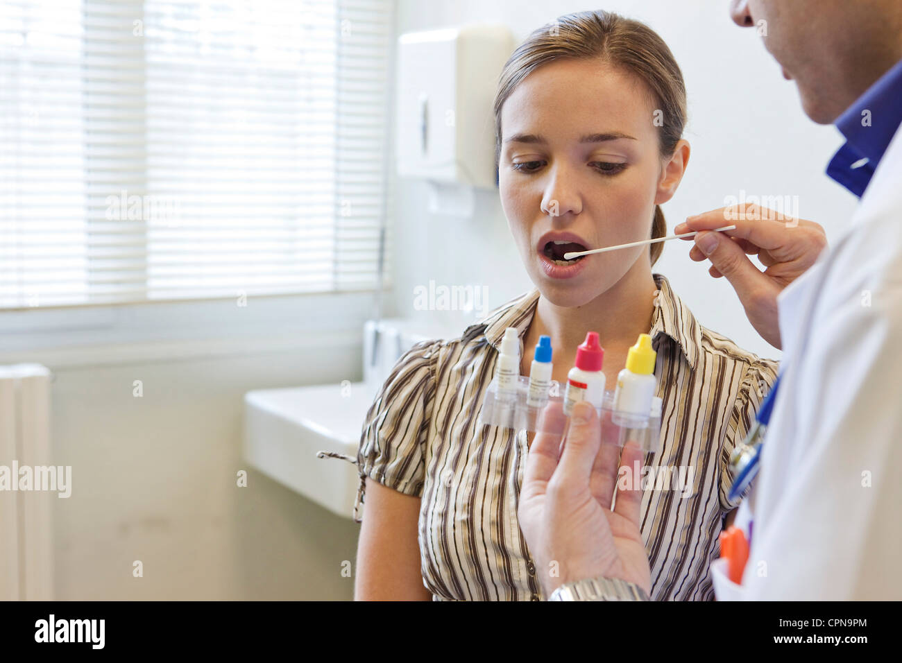 Angine streptococcique Banque de photographies et d’images à haute ...