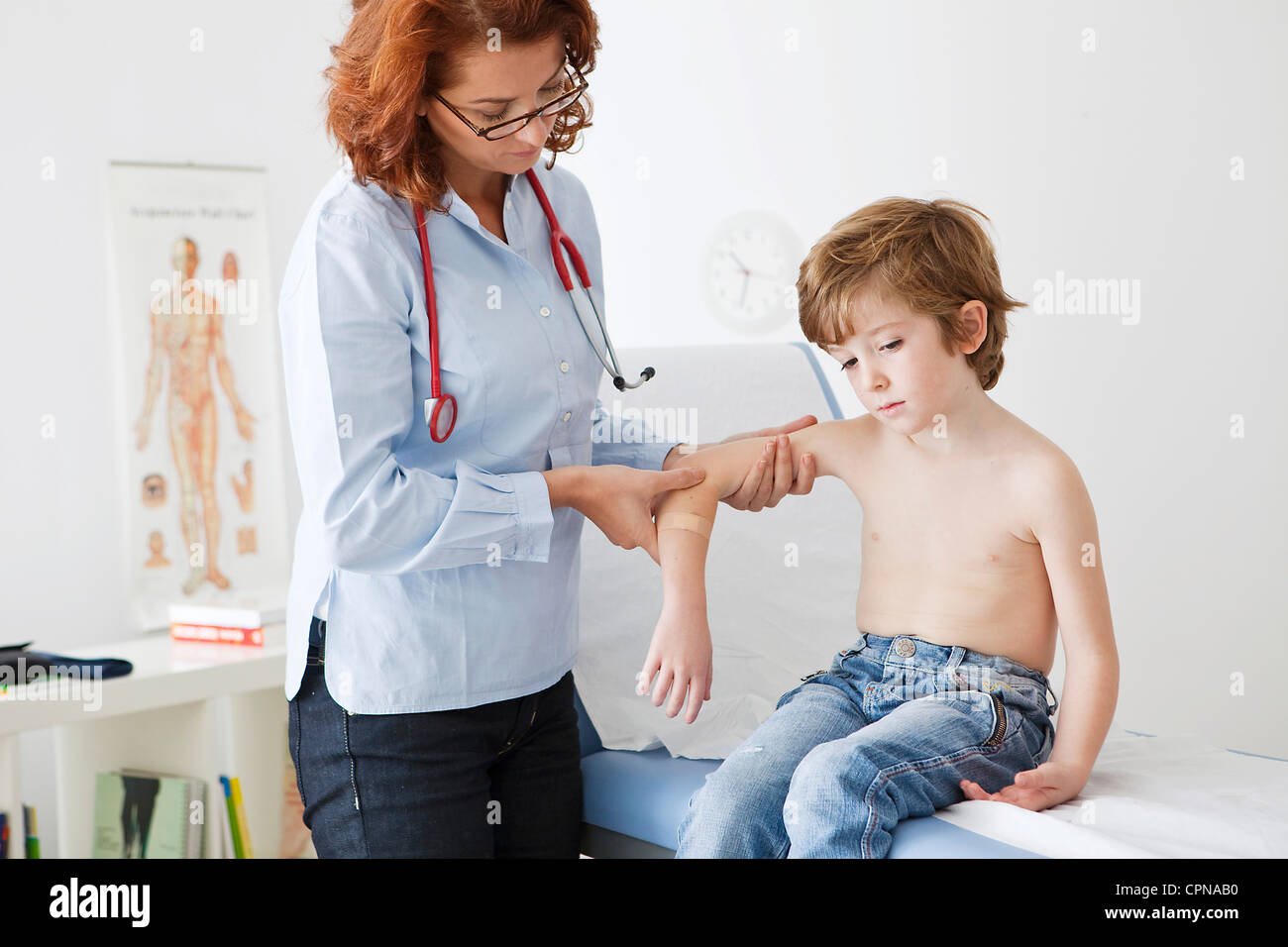 Articulation Du Coude Humain Banque d'image et photos - Alamy