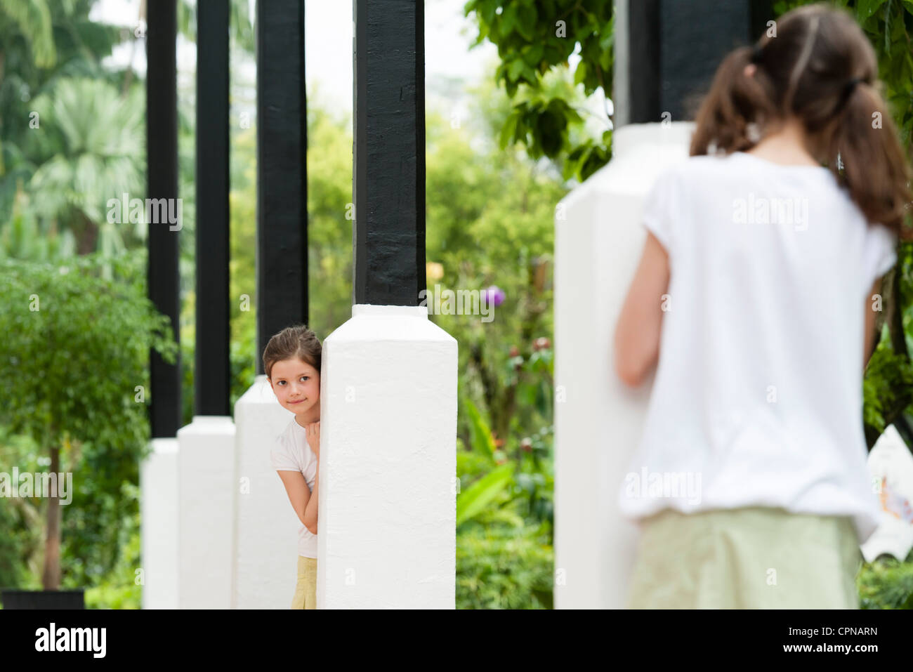 Filles cache cache Banque de photographies et d’images à haute résolution - Alamy
