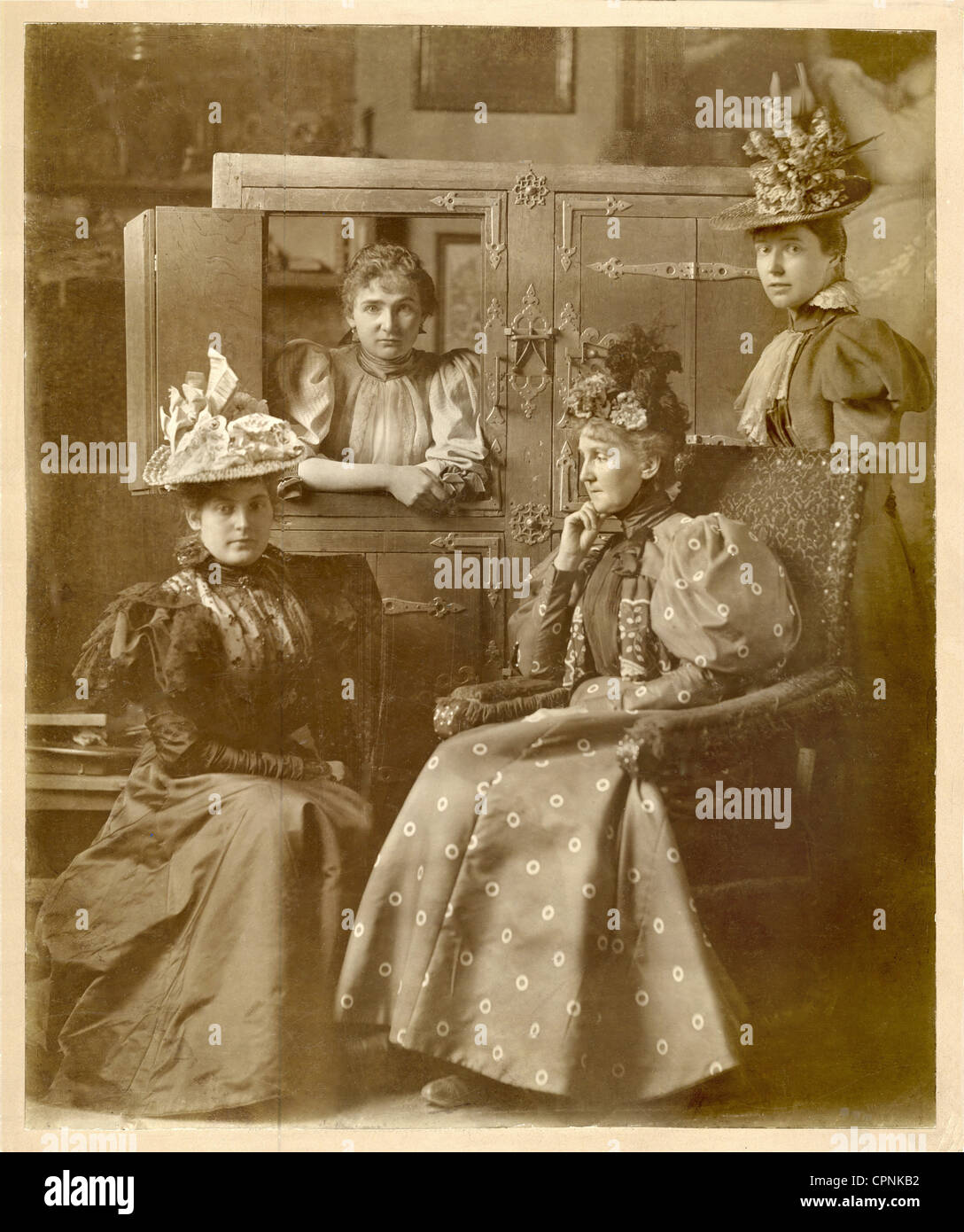 Four ladies Banque de photographies et d’images à haute résolution - Alamy