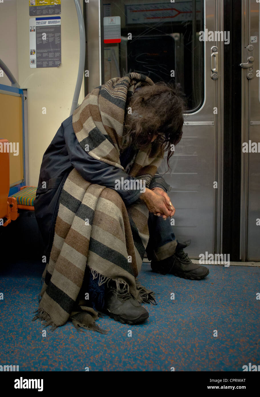 Homeless metro rer speed suburbs Banque de photographies et d’images à ...