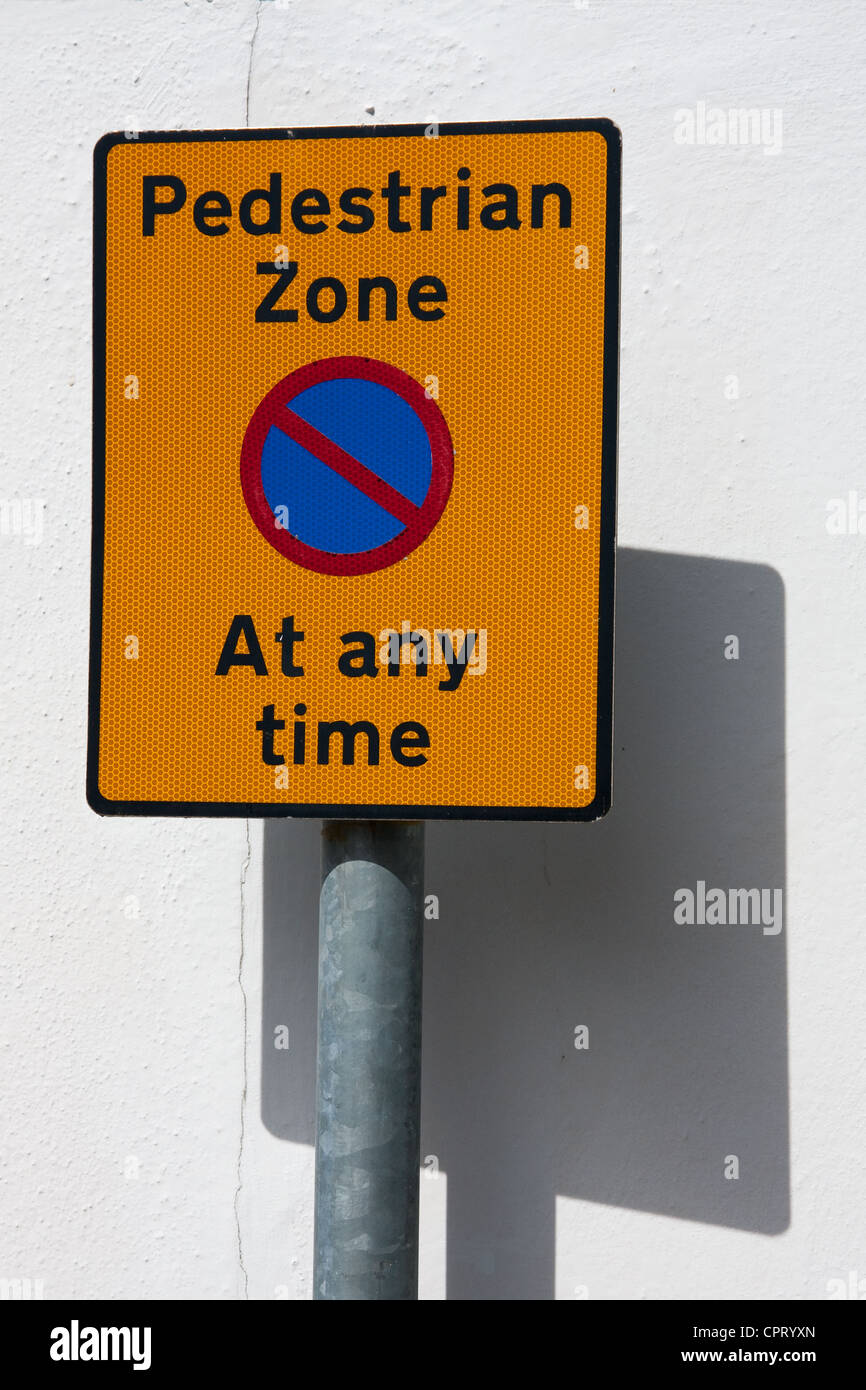 Pedestrian zone sign Banque de photographies et d’images à haute ...
