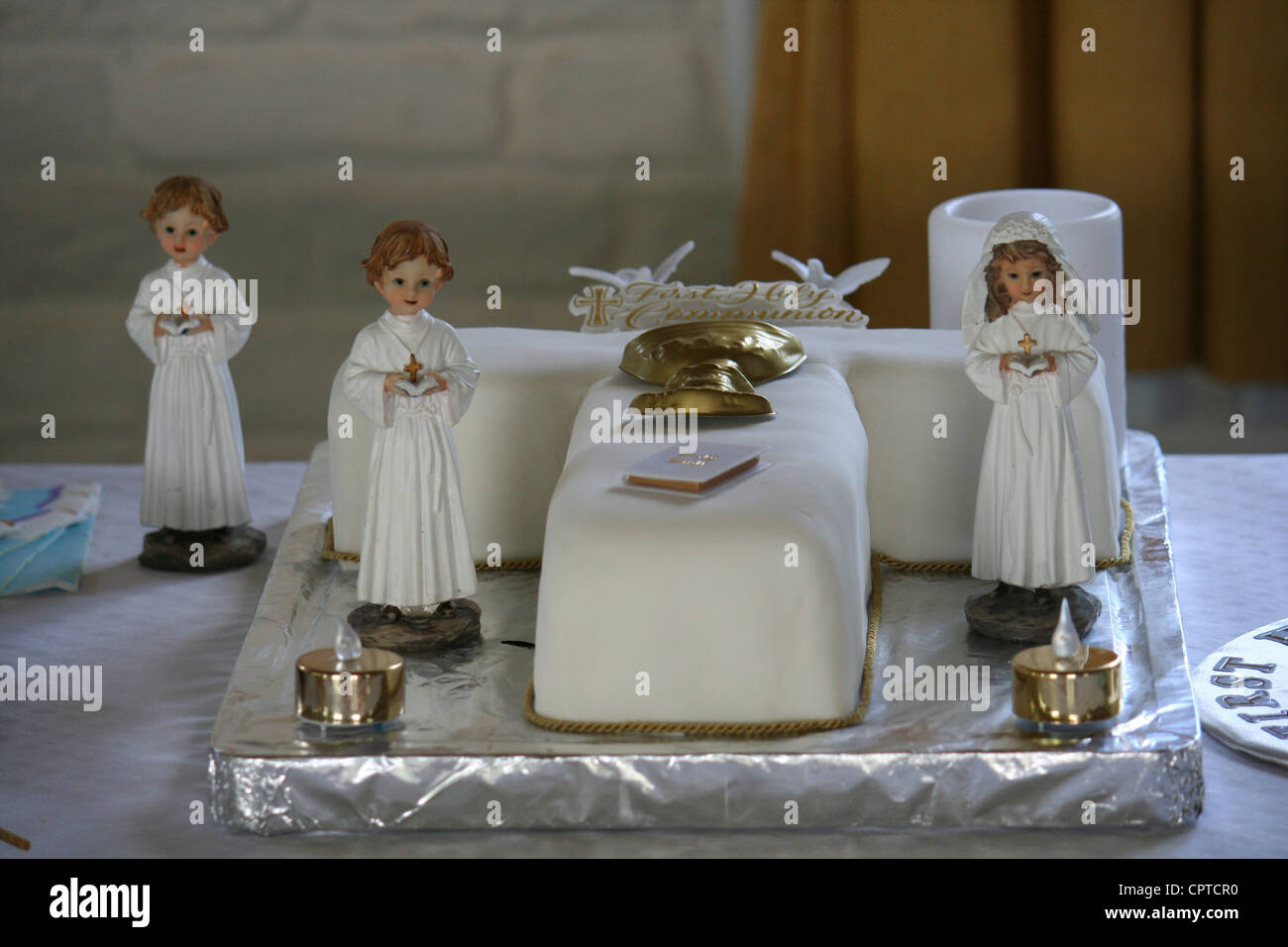 Gâteau de communion Banque de photographies et d’images à haute ...