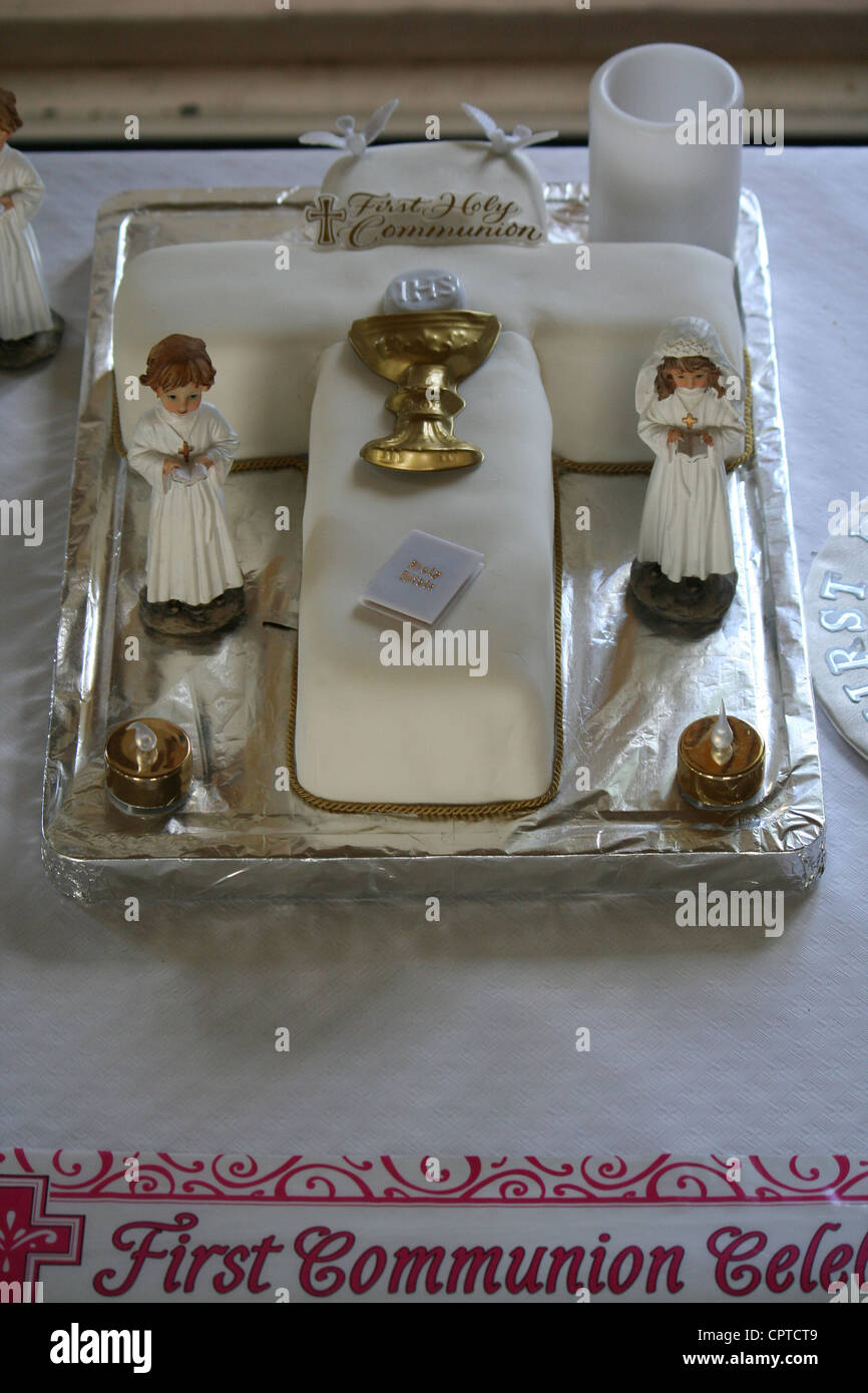 Gâteau de communion Banque de photographies et d’images à haute ...
