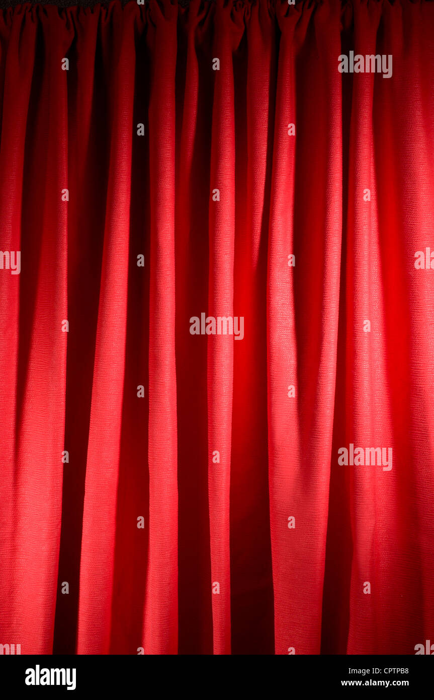 Rideaux rouges Banque de photographies et d’images à haute résolution ...