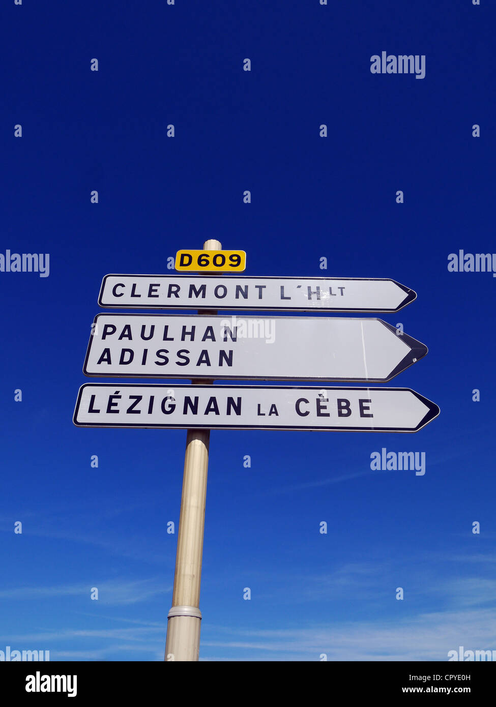 French road signs Banque de photographies et d’images à haute ...