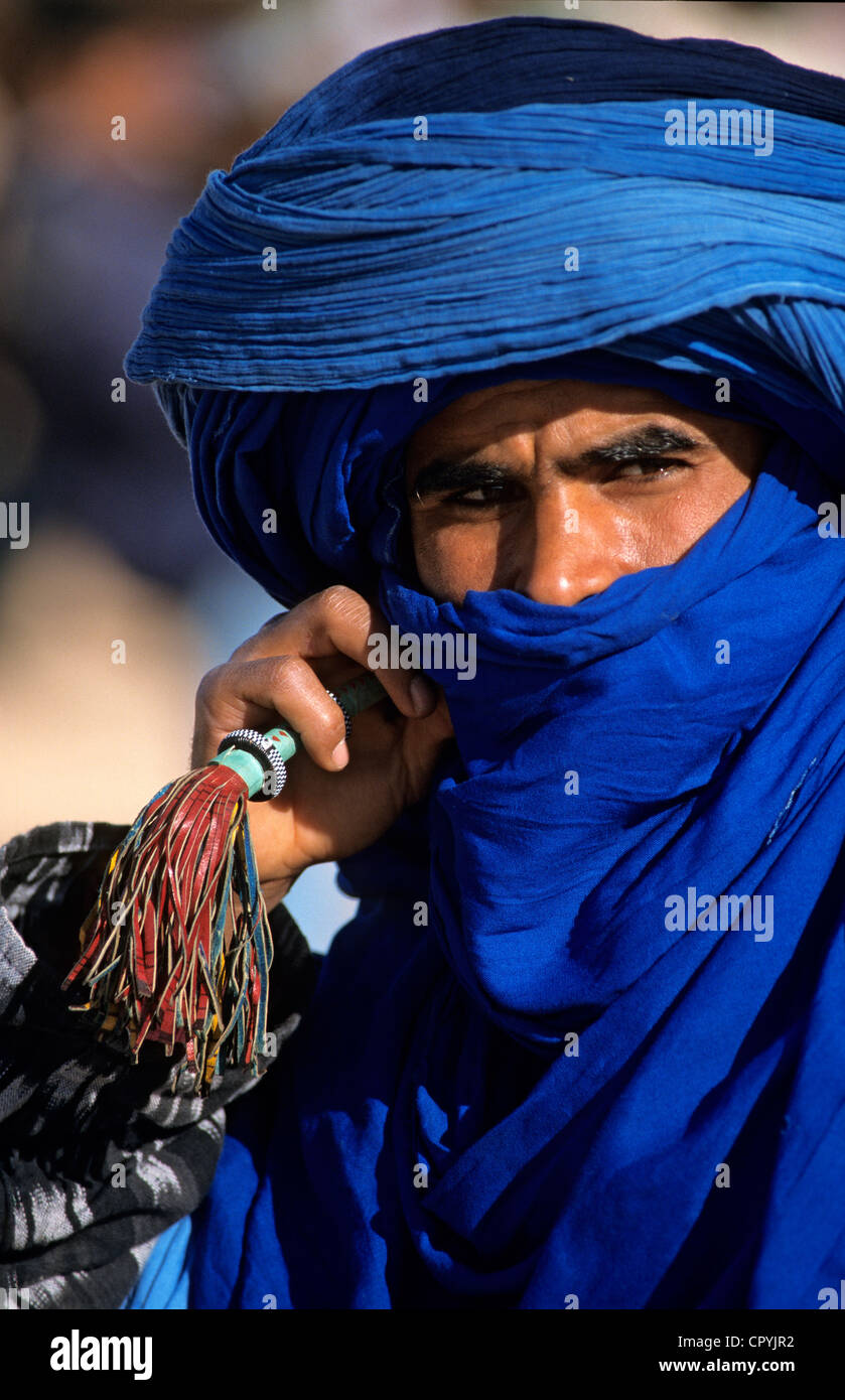La Tunisie, Région du Sud, Douz, Festival du désert, portant turban ...