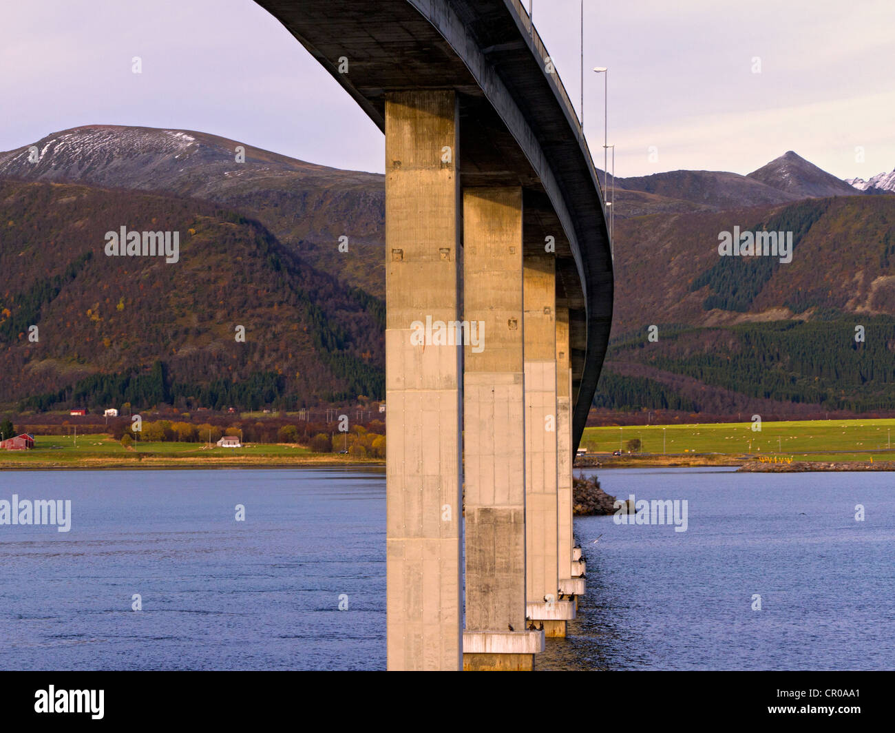Pont de hadsel Banque de photographies et d’images à haute résolution ...