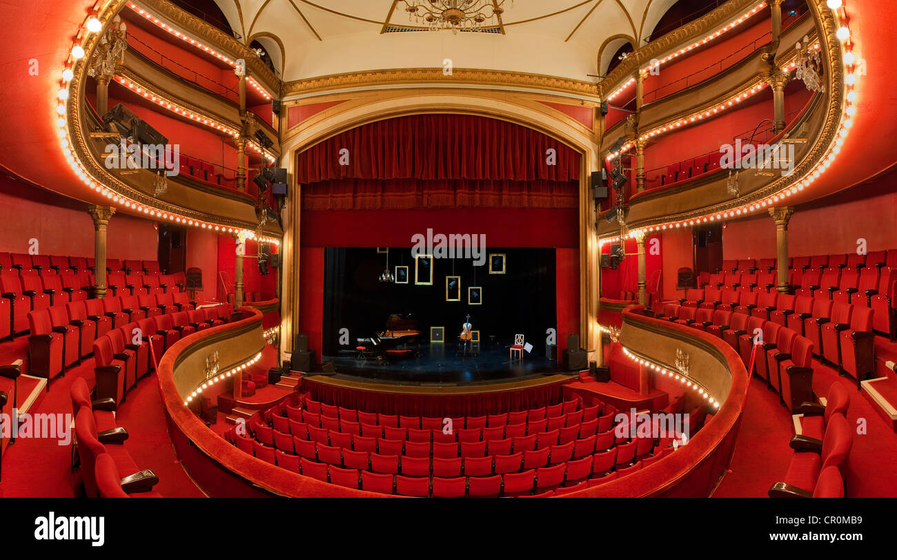 France, Paris, Théâtre des Bouffes Parisiens Photo Stock - Alamy