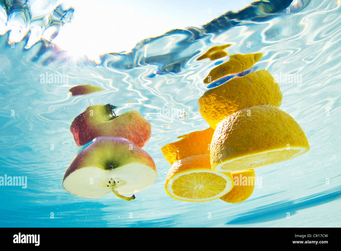 Fruits au bord de la piscine Banque de photographies et d’images à ...