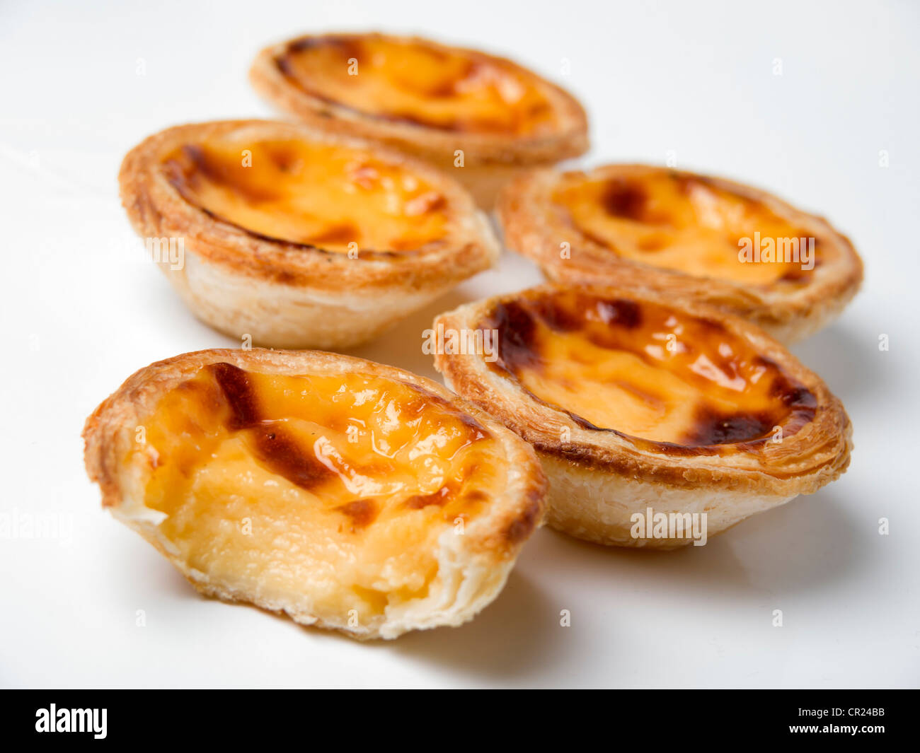 Close-up of dessert portugais typique de la pâtisserie Pastéis de nata ...