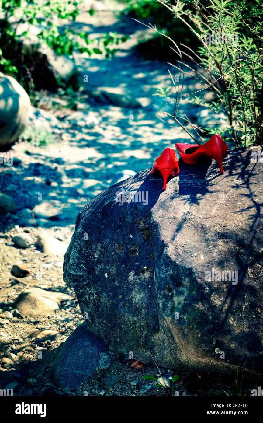 Chaussures rouges à talons hauts Banque de photographies et d’images à ...