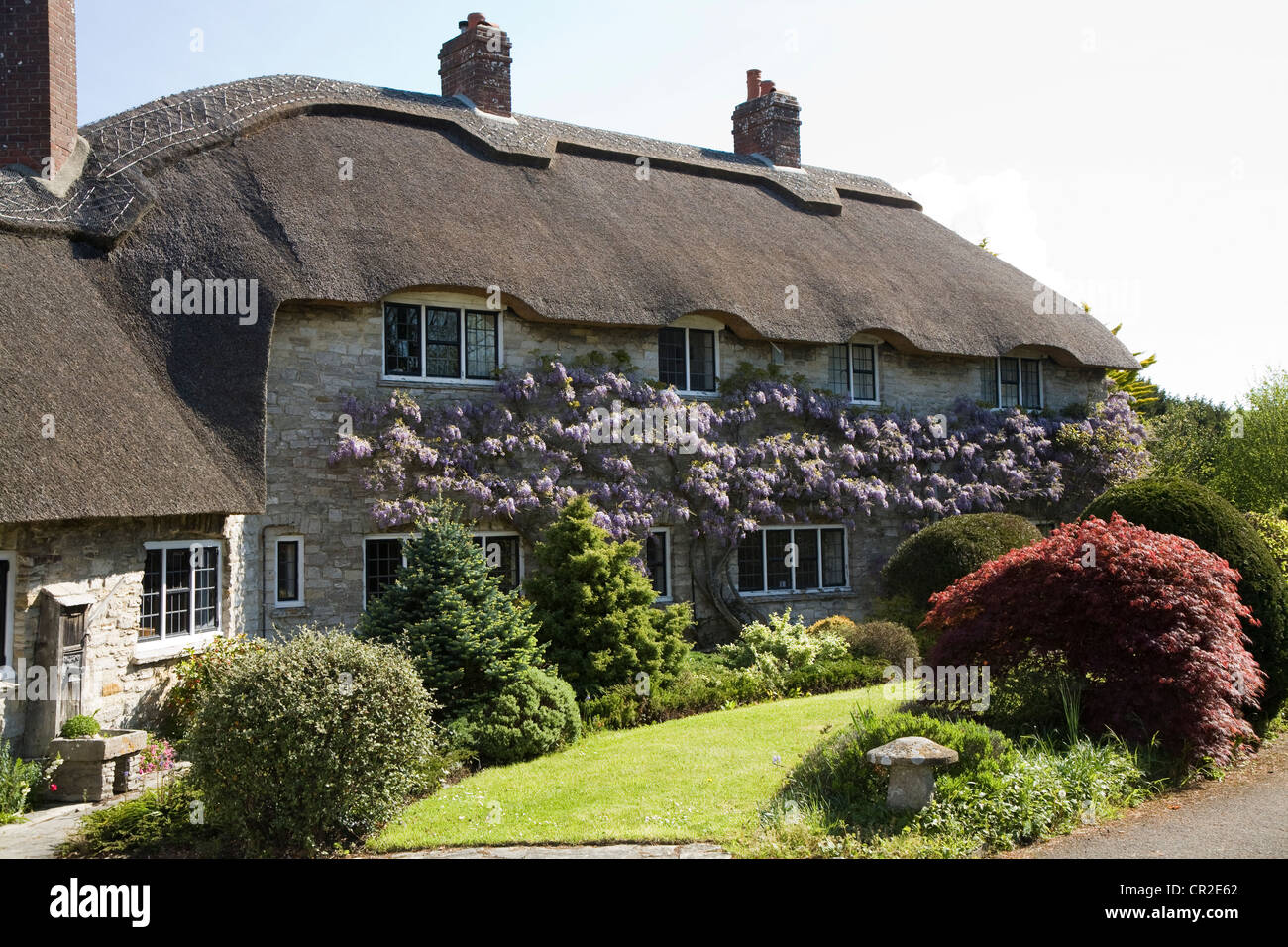Belle maison construite en pierre / maisons de chaume chaume / / / toit ...