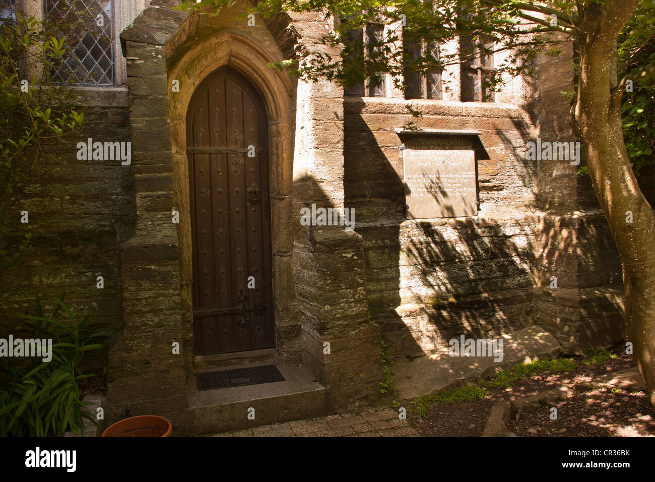 The parish church of st edmund in kingsbridge Banque de photographies ...