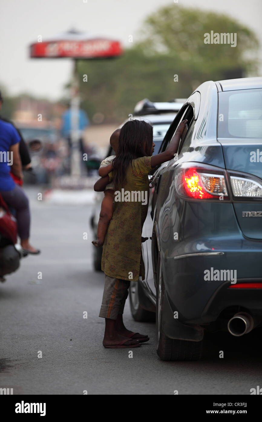 Homeless child kathmandu nepal Banque de photographies et d’images à ...