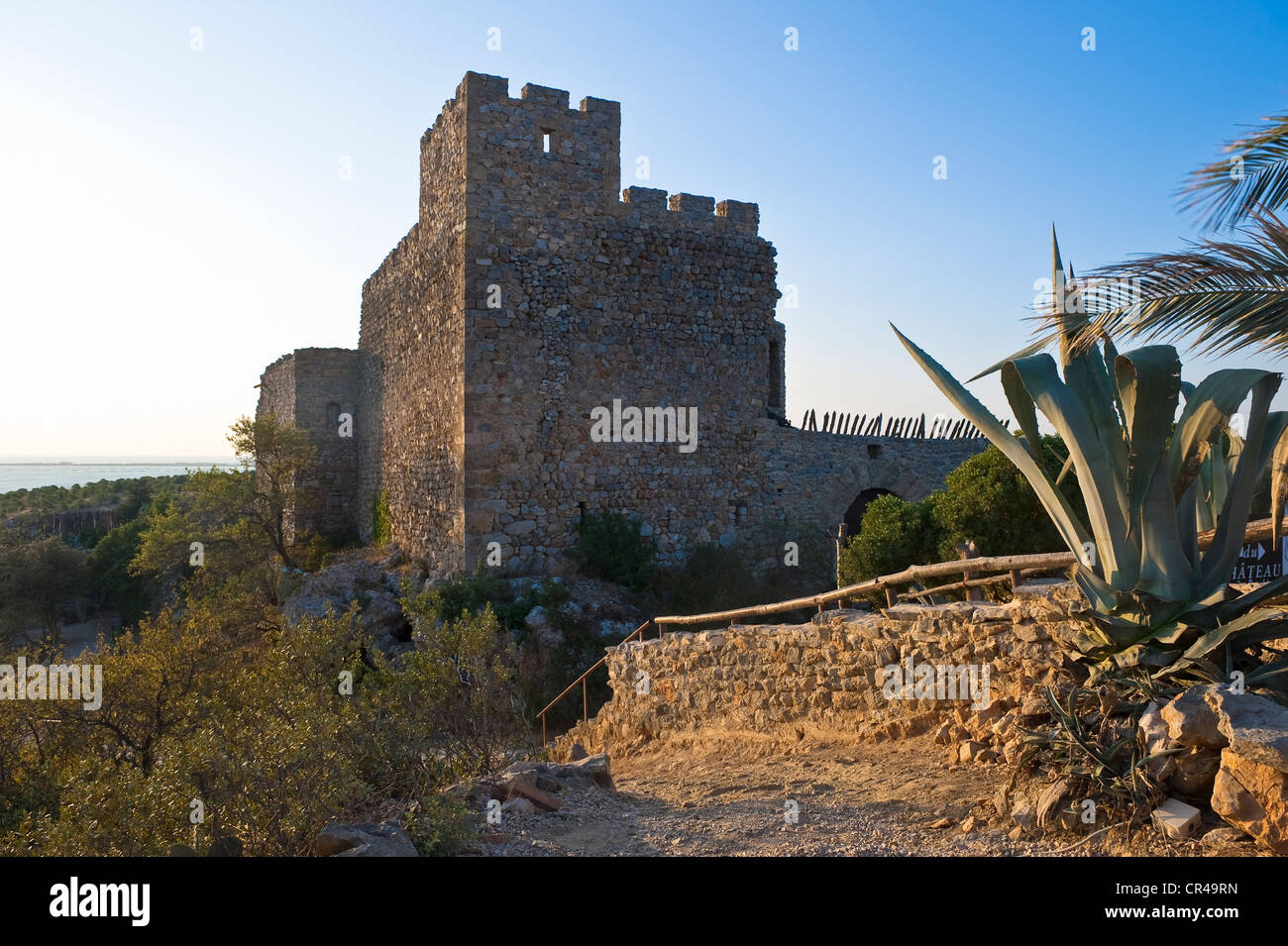 France, Aude, Corbières, Fitou, château de Fitou, château du 10ème ...