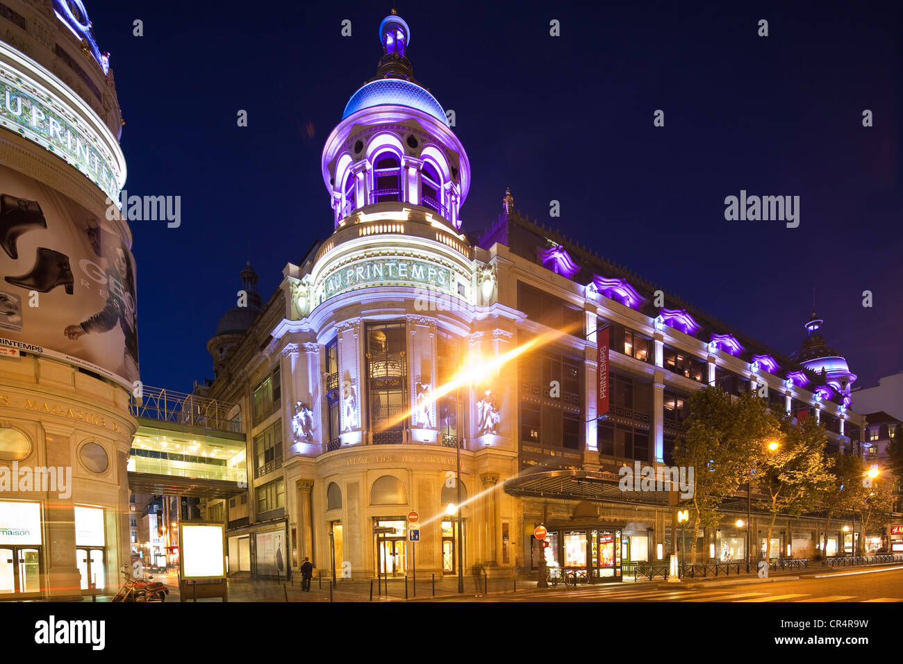 France, Paris, grand magasin Le Printemps sur le Boulevard Haussmann ...