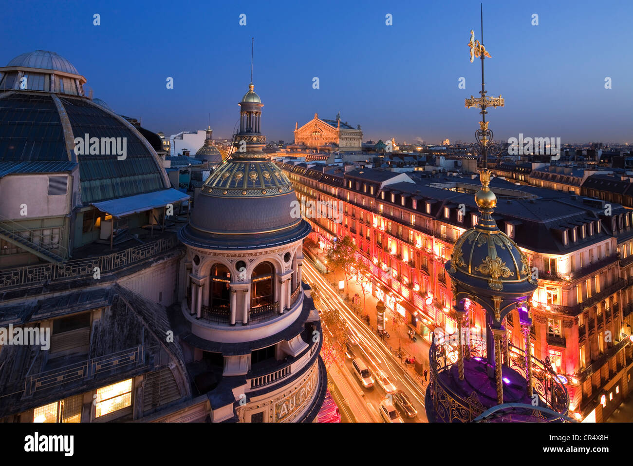 France, Paris, le dôme doré du grand magasin Le Printemps (rénové en ...