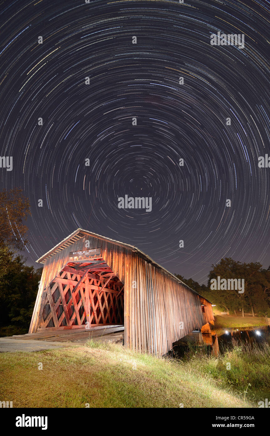 Pont couvert de watson mill Banque de photographies et d’images à haute ...