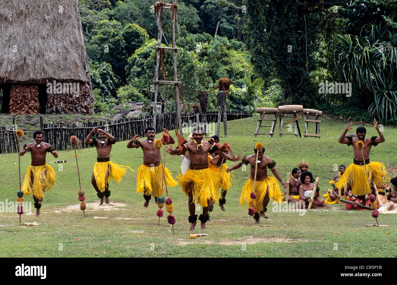 Tenue traditionnelle des fidji Banque de photographies et d’images à ...