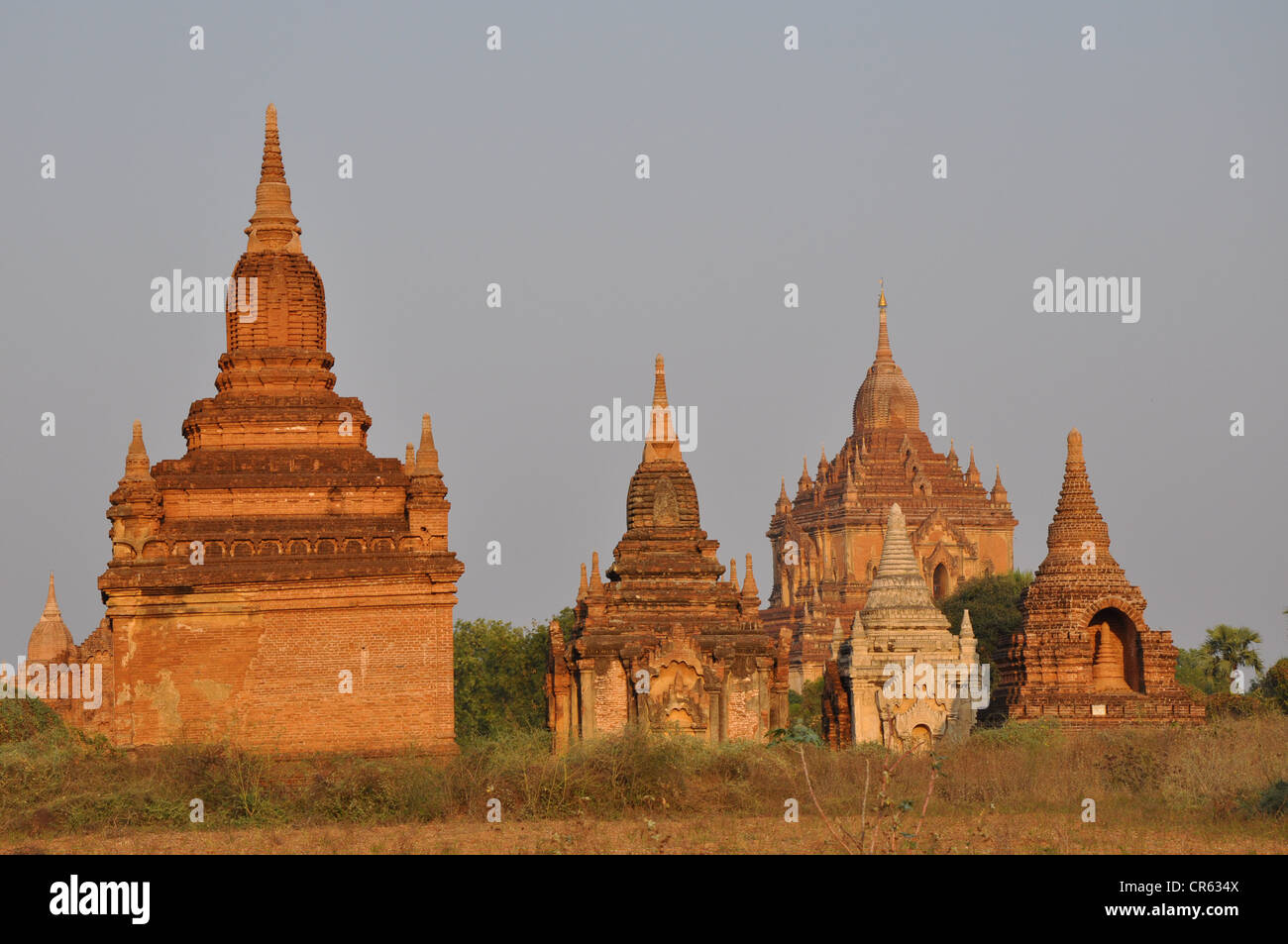 Bagan temples Banque de photographies et d’images à haute résolution ...
