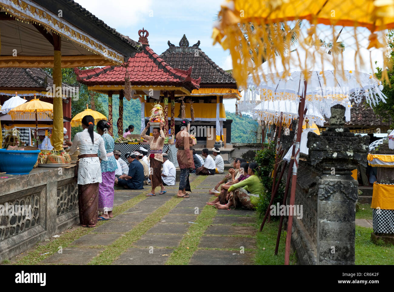 Chaque temple hindou balinais a un odalan sur son anniversaire, qui ...