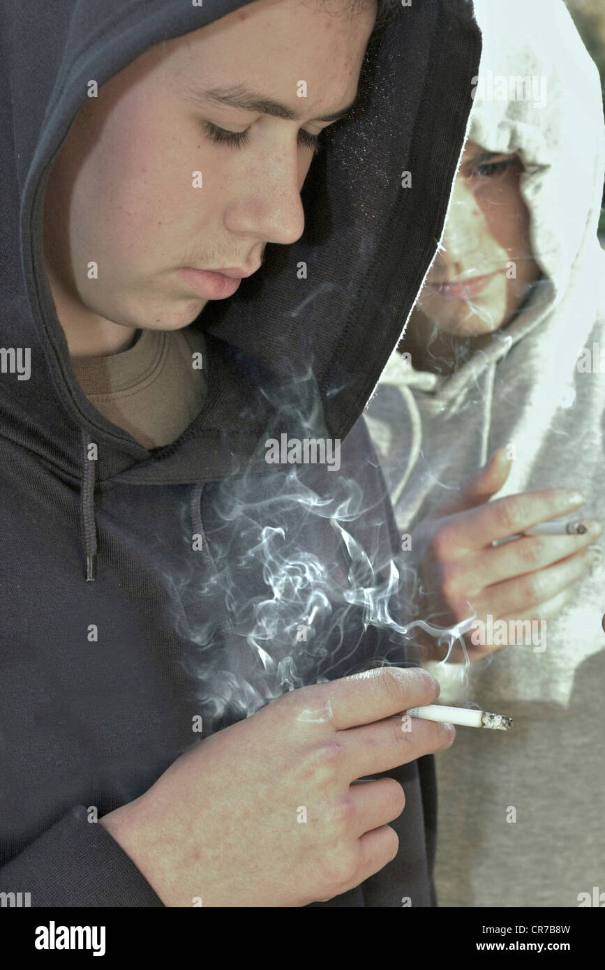 Les jeunes enfants FUMEURS FUMEURS MODÈLE*** ***parution cigarette ...