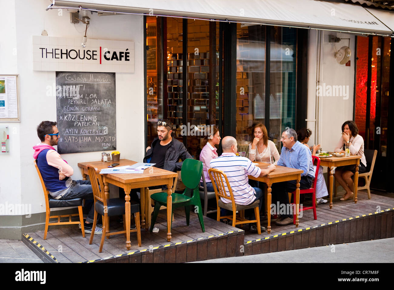 Istanbul beyoglu cafe restaurant Banque de photographies et d’images à ...