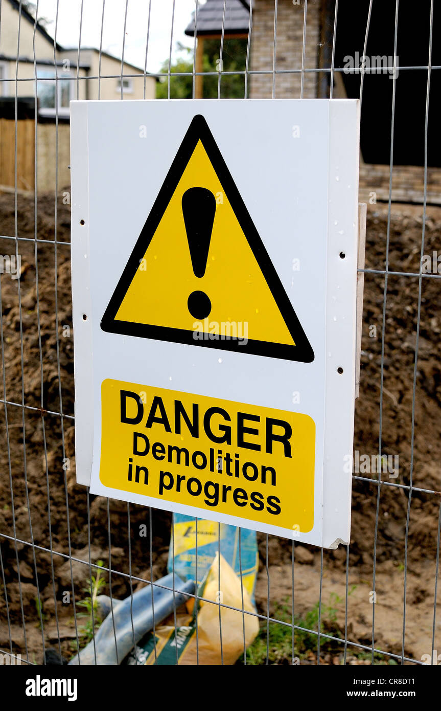 Warning demolition in progress sign Banque de photographies et d’images ...