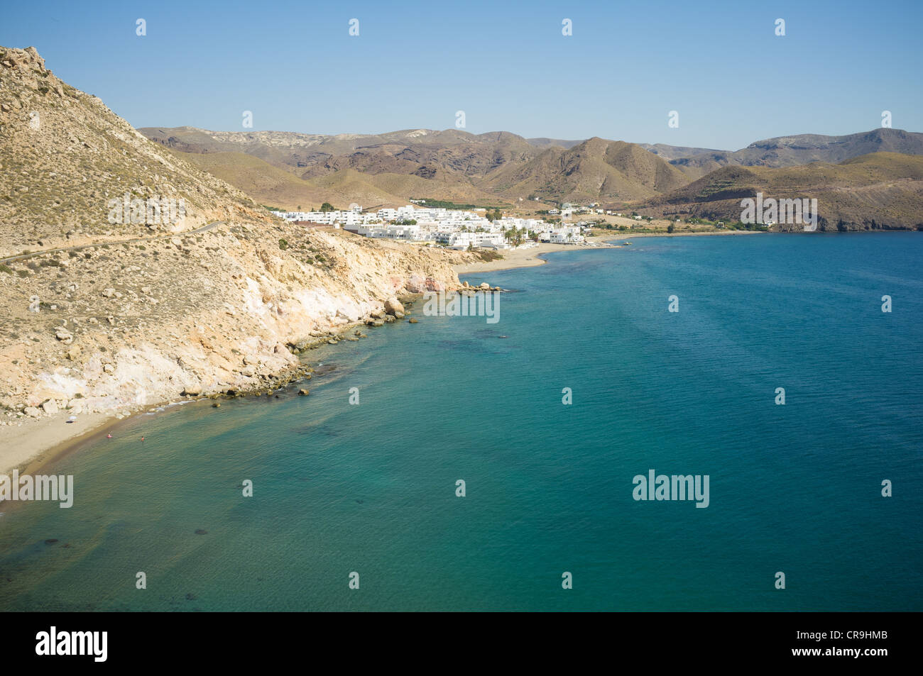 Las Negras Bay avec son livre blanc pueblo niché au milieu de rochers ...
