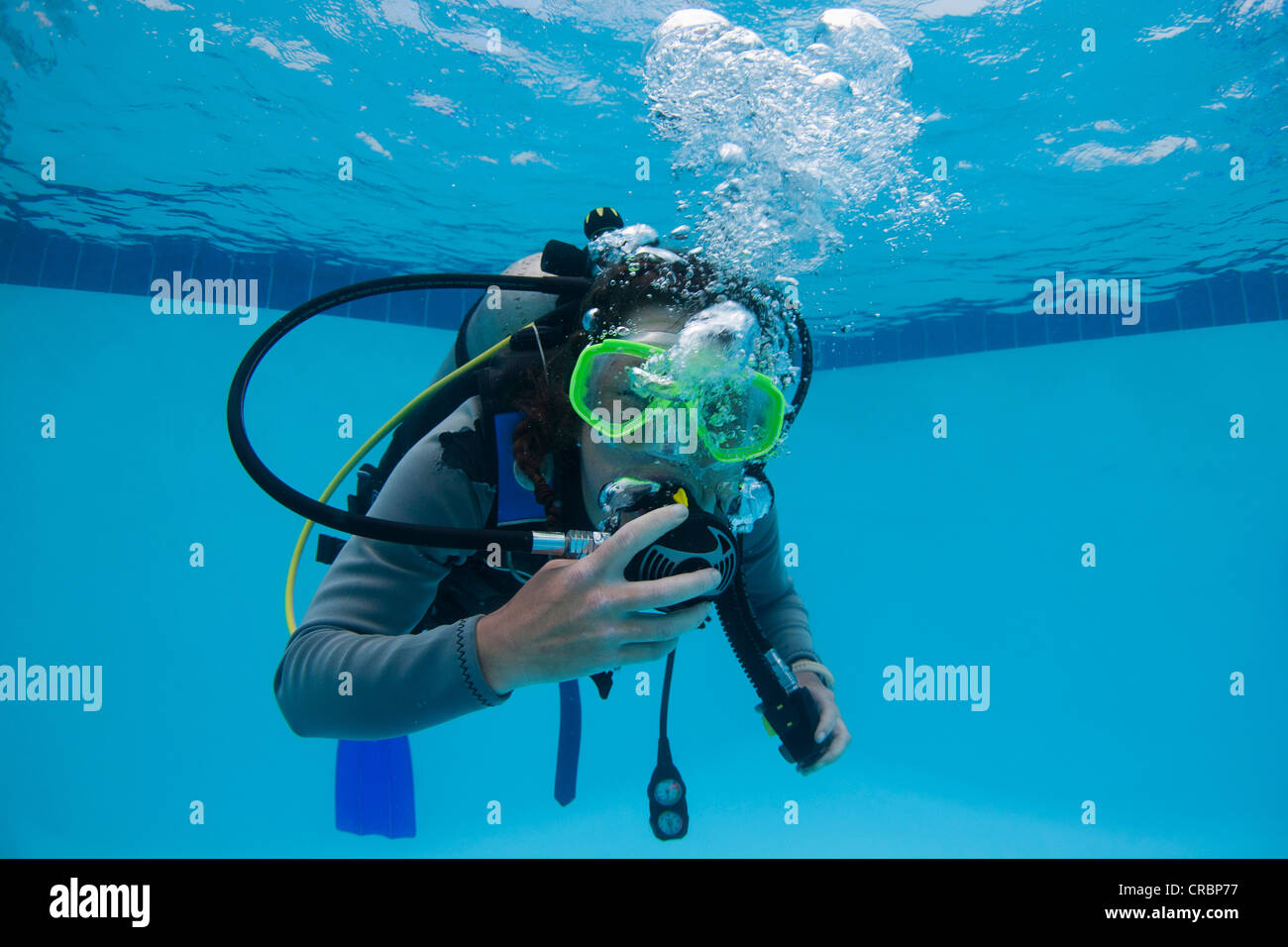 Plongeur pratiquant Banque de photographies et d’images à haute ...