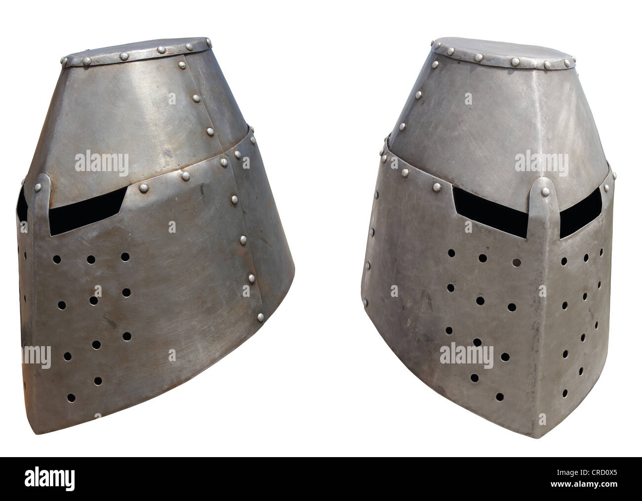 Le casque de chevalier médiéval sur fond blanc Photo Stock - Alamy