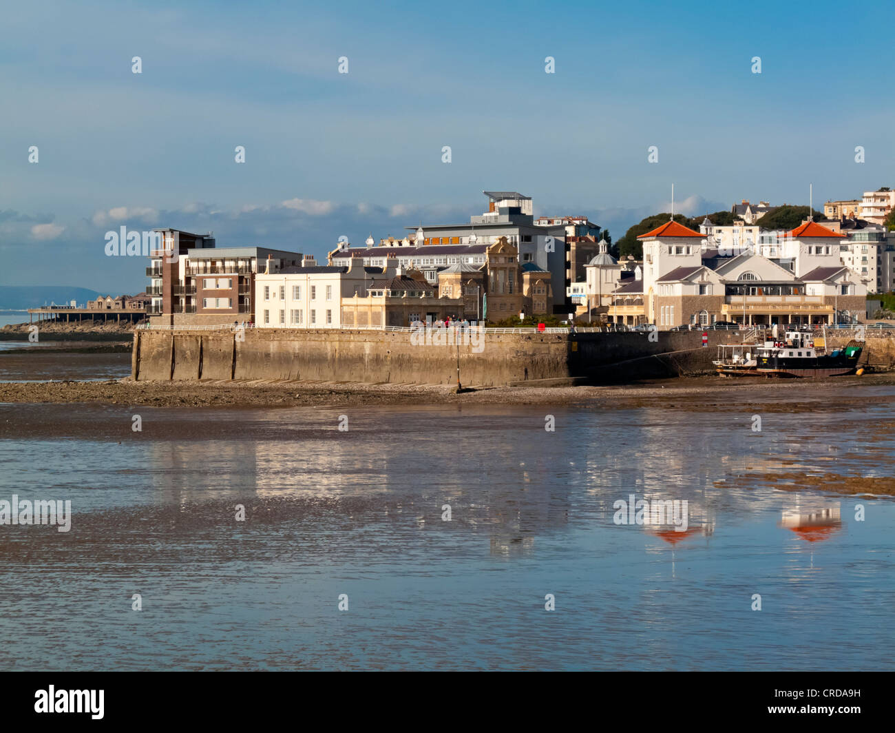 La plage à Weston Super Mare, une station balnéaire dans le chenal de ...